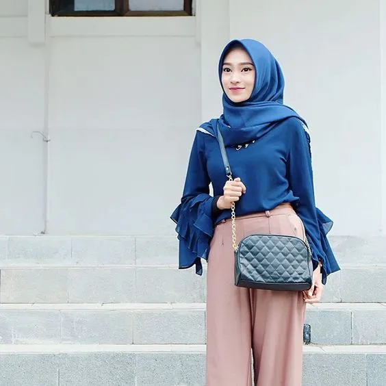 Trik Buat Tampil 10 Tahun Lebih Muda; Ikuti Perpaduan Warna Biru Ala 10 ...