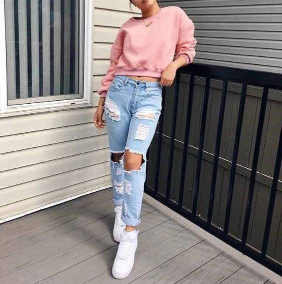 5 Warna Sweater yang Paling Pas Dipadukan dengan Celana Jeans Robek ...