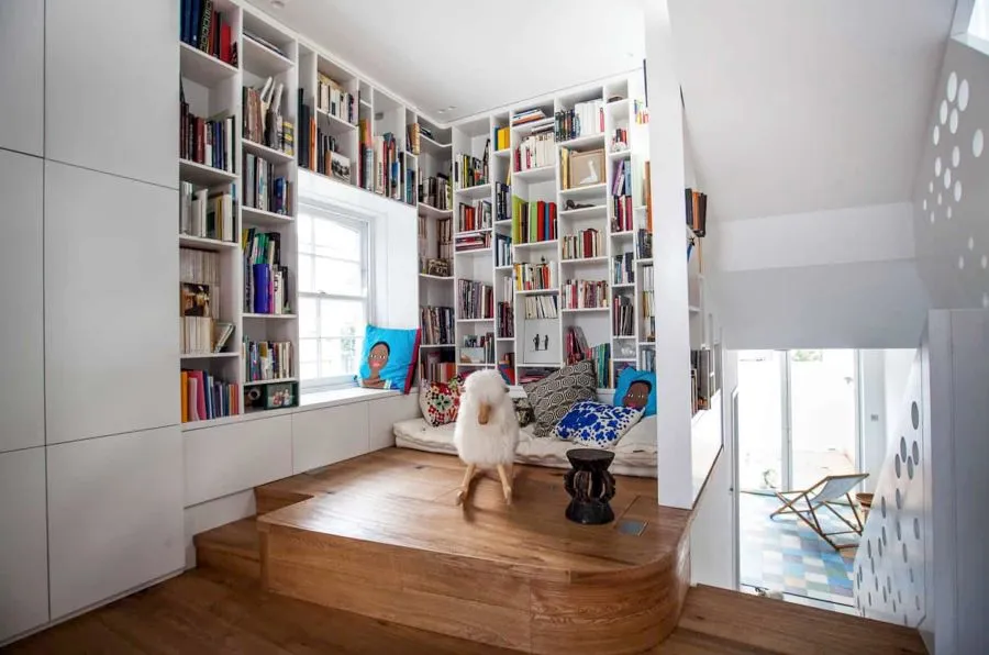 5 Ide Reading Nook Estetik di Rumah, Tenang dan Cozy Banget!