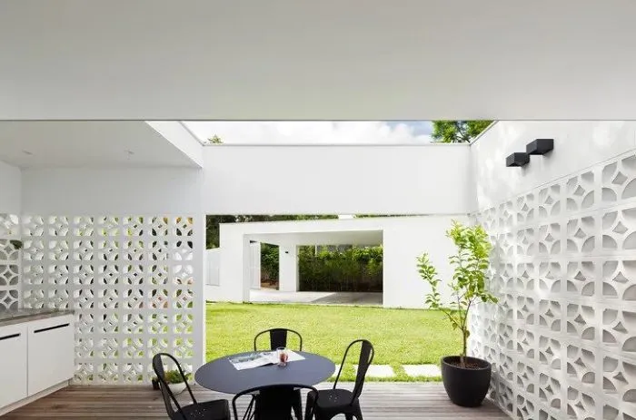 5 Ide Model Lubang Angin Rumah yang Estetis nan Unik