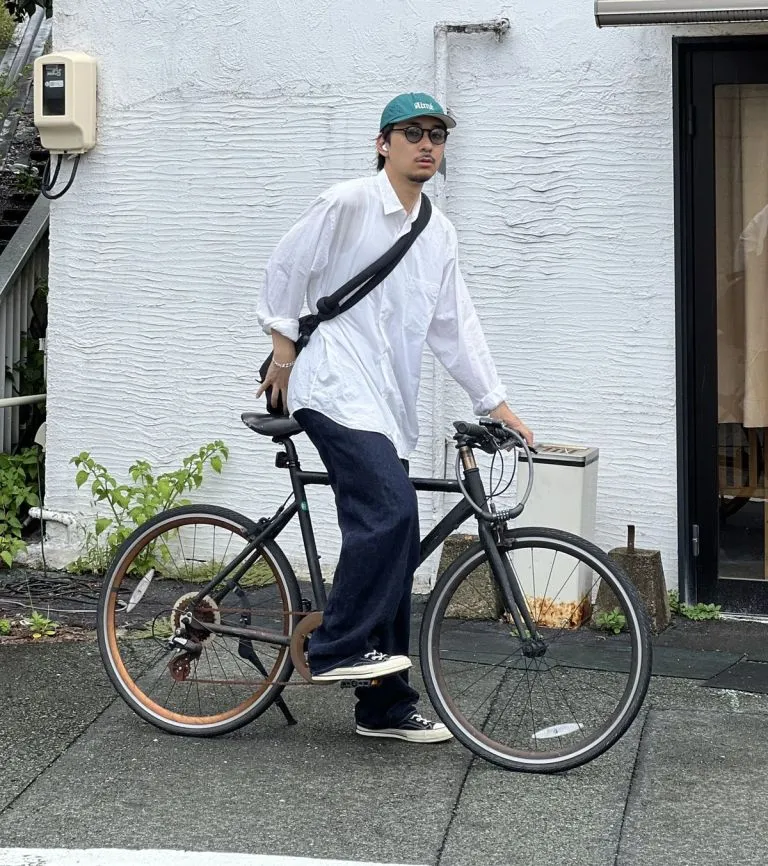 7 Ide Outfit Sepedaan Cowok yang Nyaman dan Stylish Buat Aktivitas Seharian