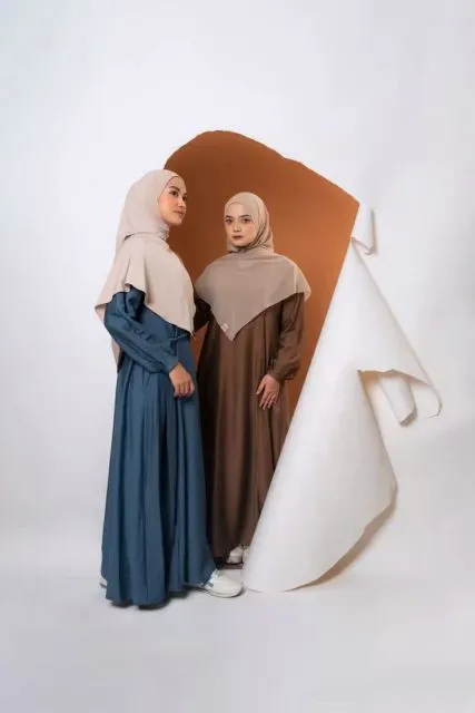 8 Outfit Foto Studio yang Bikin Hasil Jepretan Lebih Estetik dan Rapi